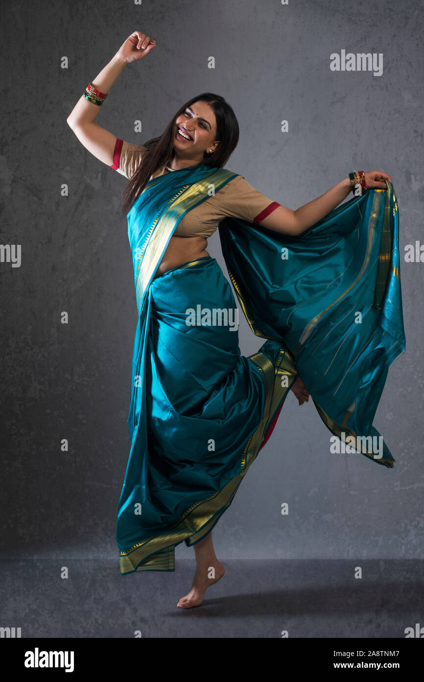 young woman dancing in saree Stock Photo - Alamy