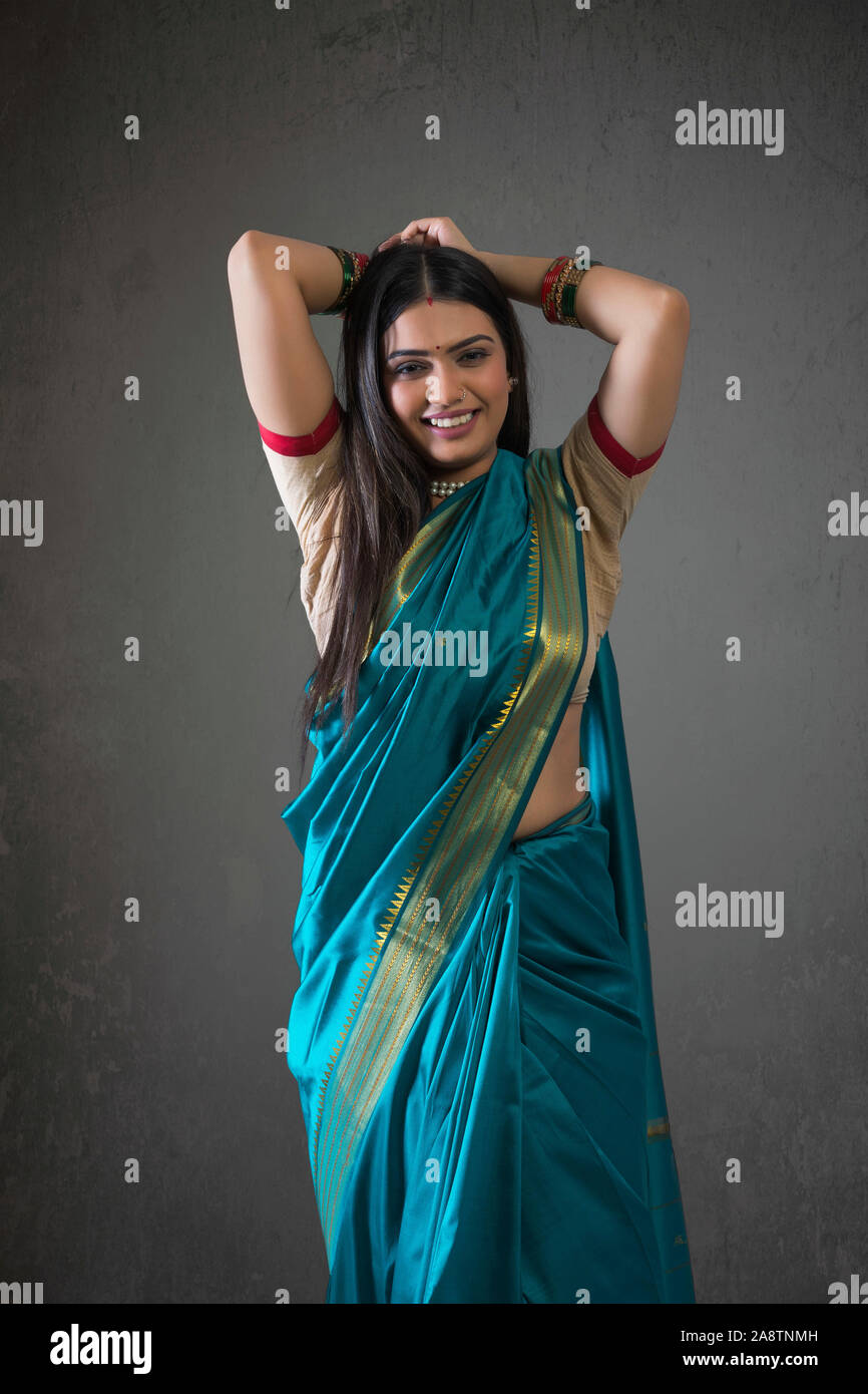 Dance in saree hi-res stock photography and images - Alamy