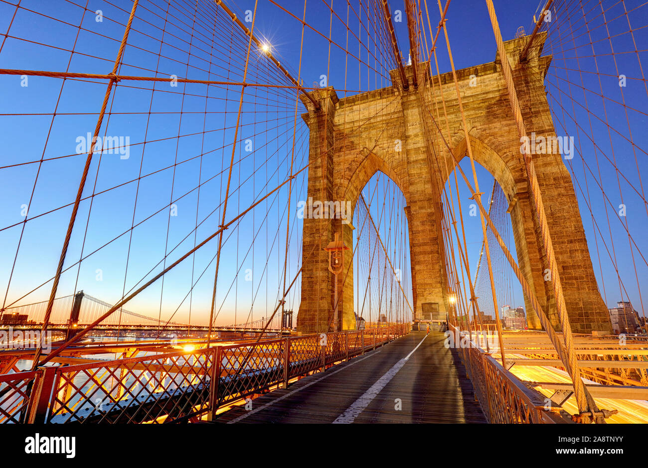 Brooklyn bridge skyline panorama hi-res stock photography and images ...