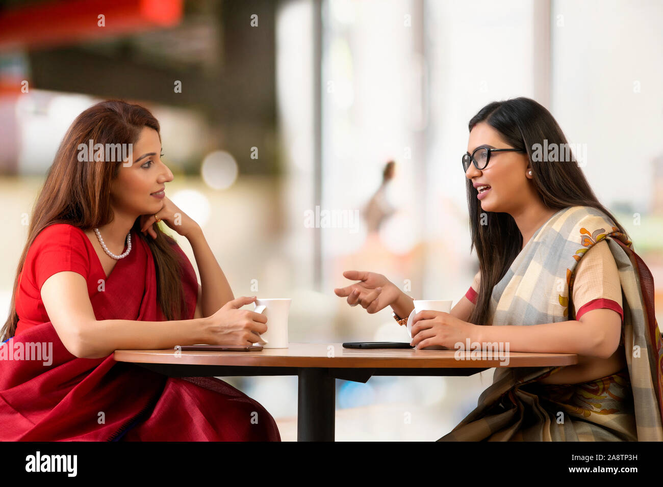two colleagues having tea Stock Photo - Alamy