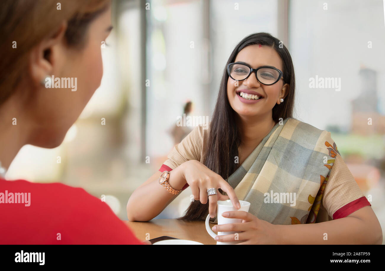 two colleagues having tea Stock Photo - Alamy