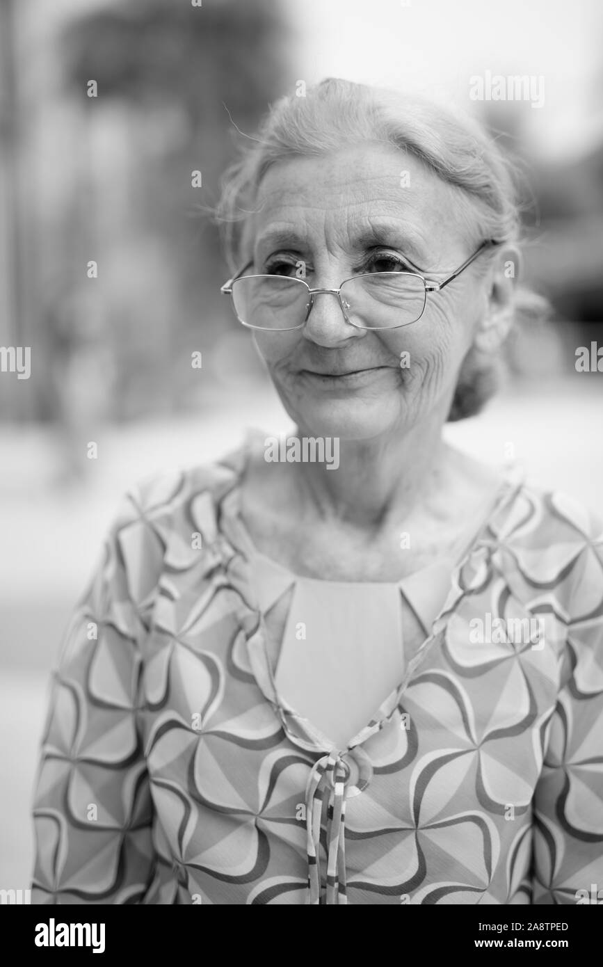 Scale shop woman Black and White Stock Photos & Images - Alamy