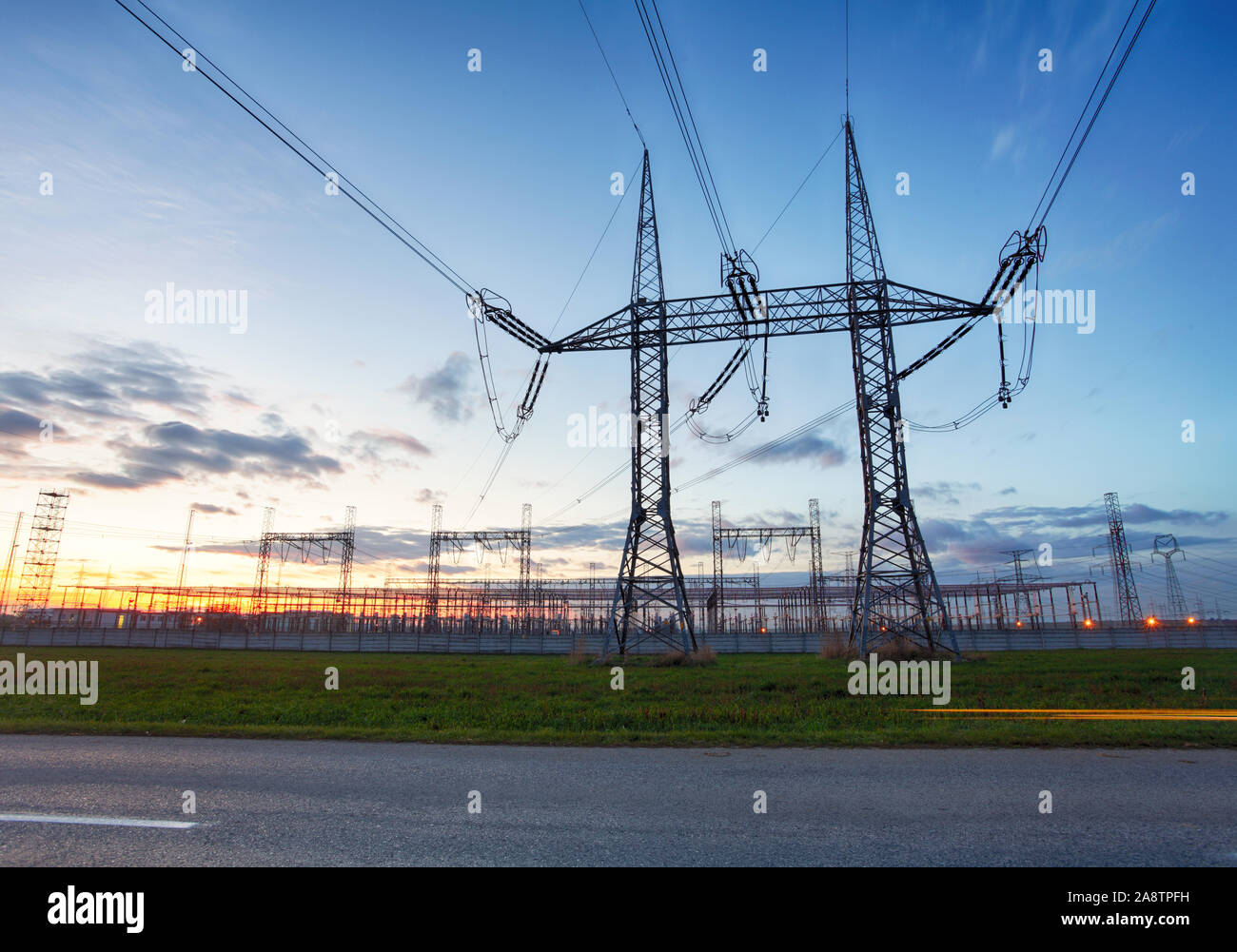 Transformer circuit hi-res stock photography and images - Alamy