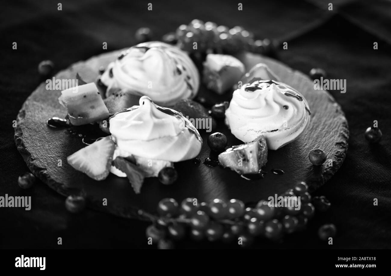 delicious pavlova sweet dish with fresh fruits & sugar syrup Stock ...