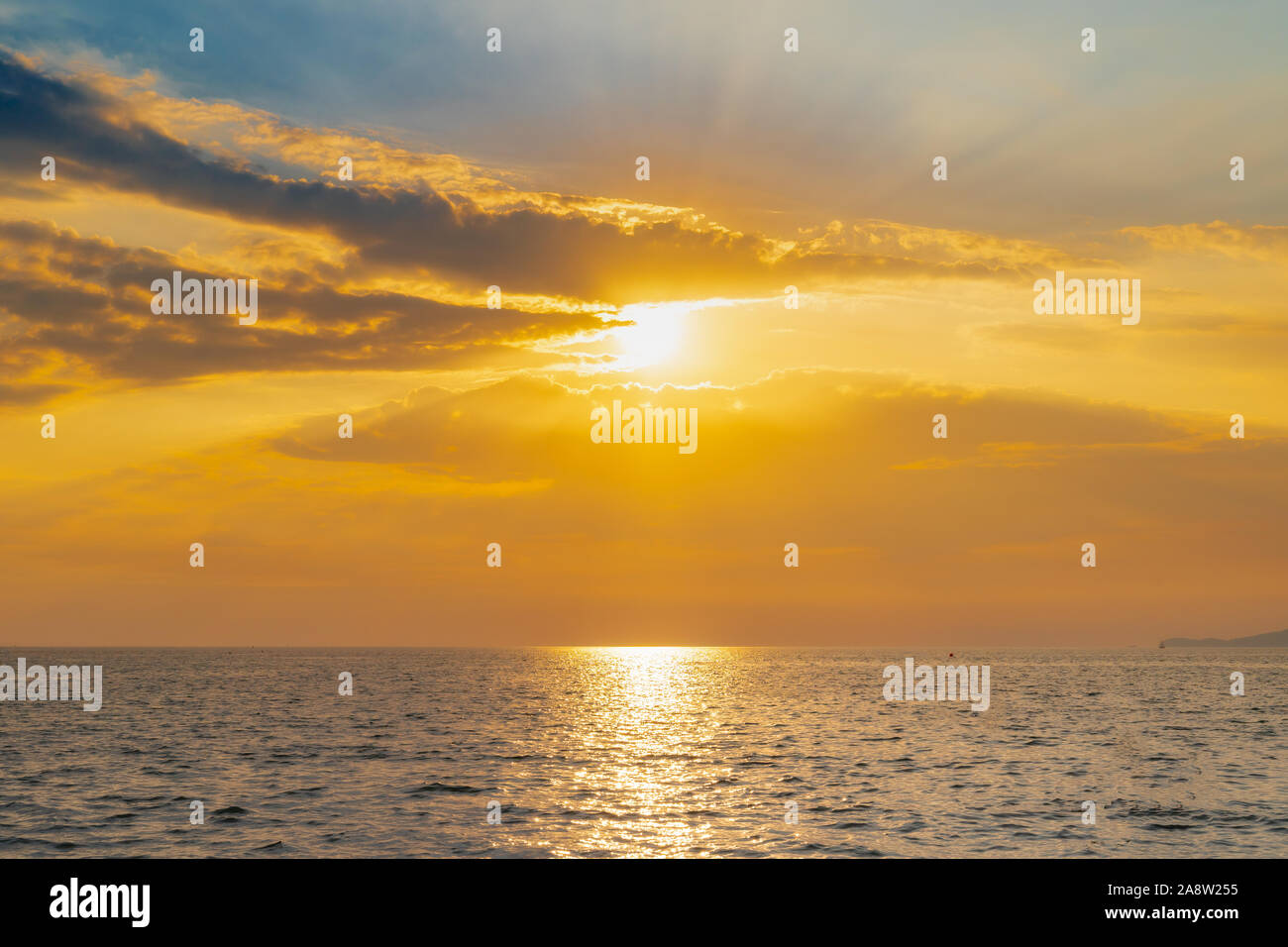 landscape of sunset on the coast sea, waves, horizon. top view Stock ...