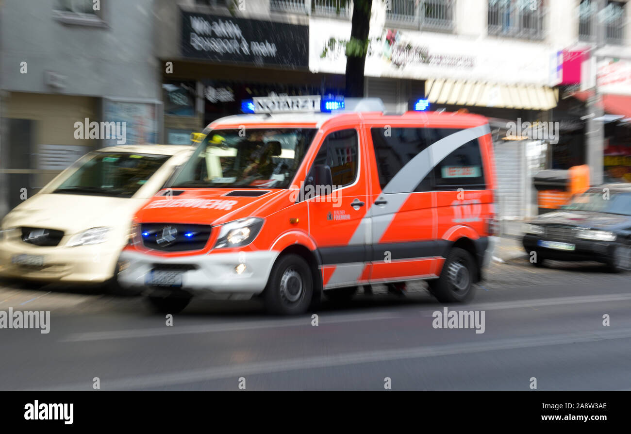 Notarztwagen, Berlin, Deutschland Stock Photo - Alamy