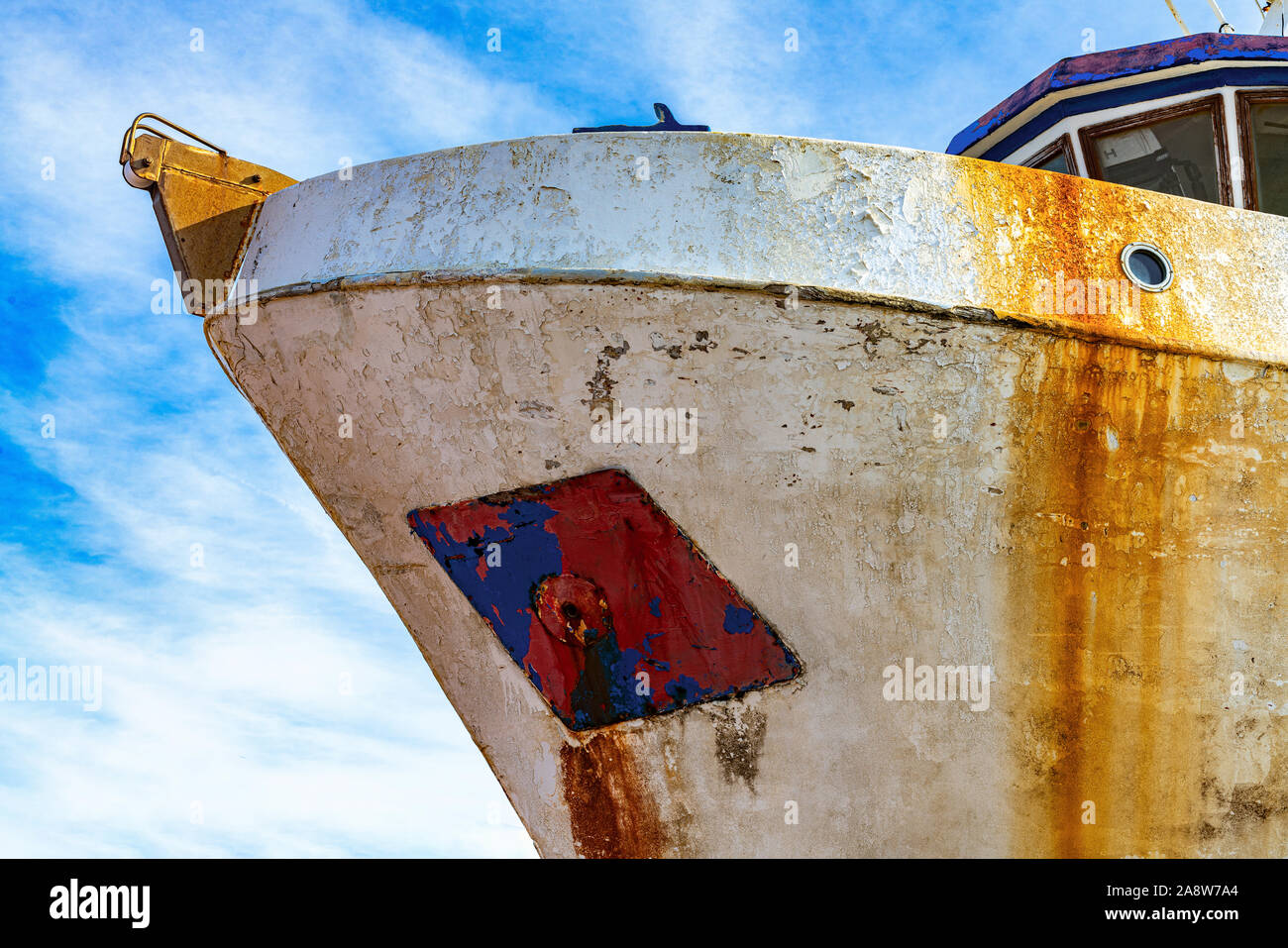 Rusty ship on shore hi-res stock photography and images - Alamy