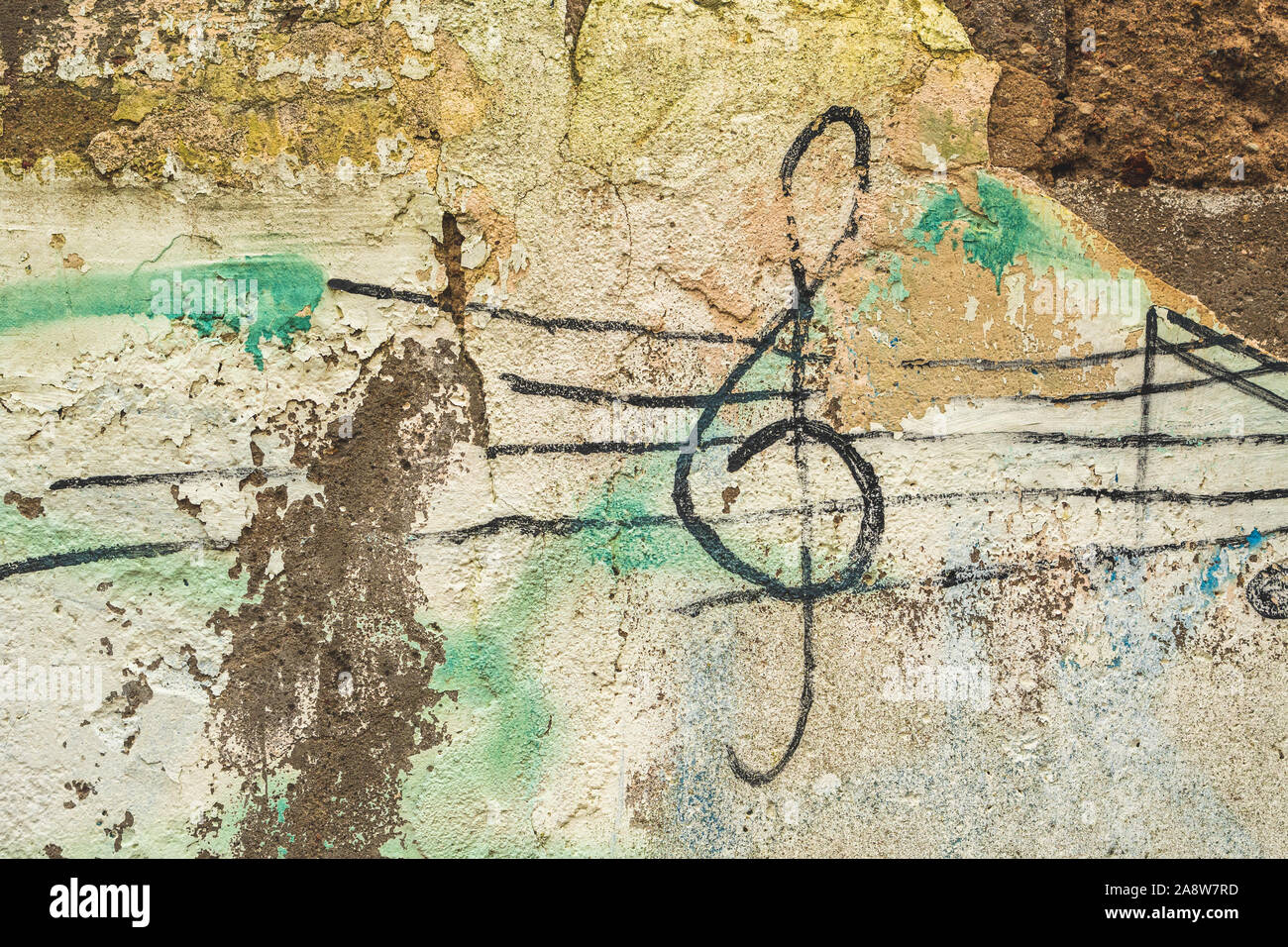 Treble Clef painted on the old concrete wall Stock Photo - Alamy