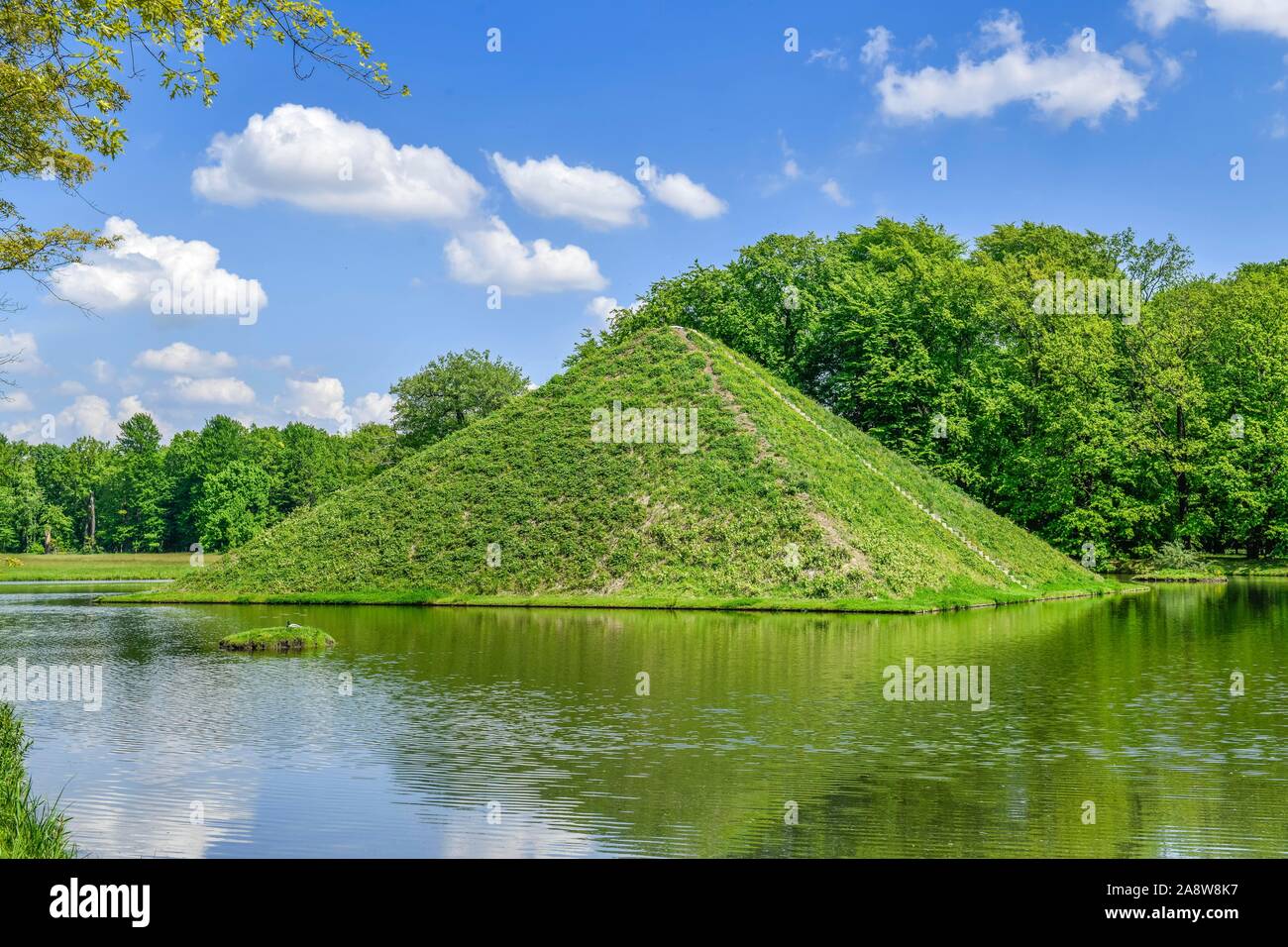 Tumulus, Seepyramide, Grab, Fürst-Pückler-Park, Branitz, Cottbus ...