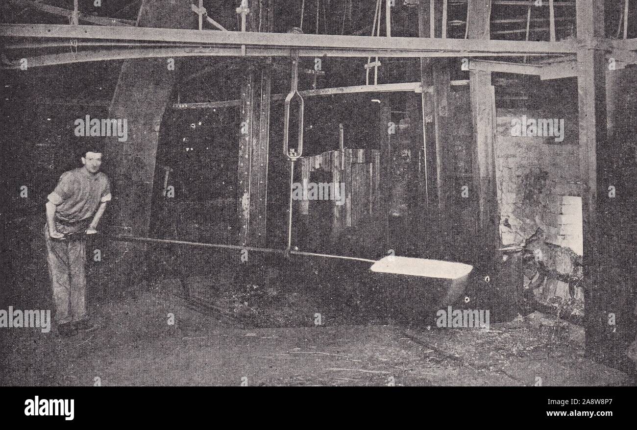 Working in glass hi-res stock photography and images - Alamy