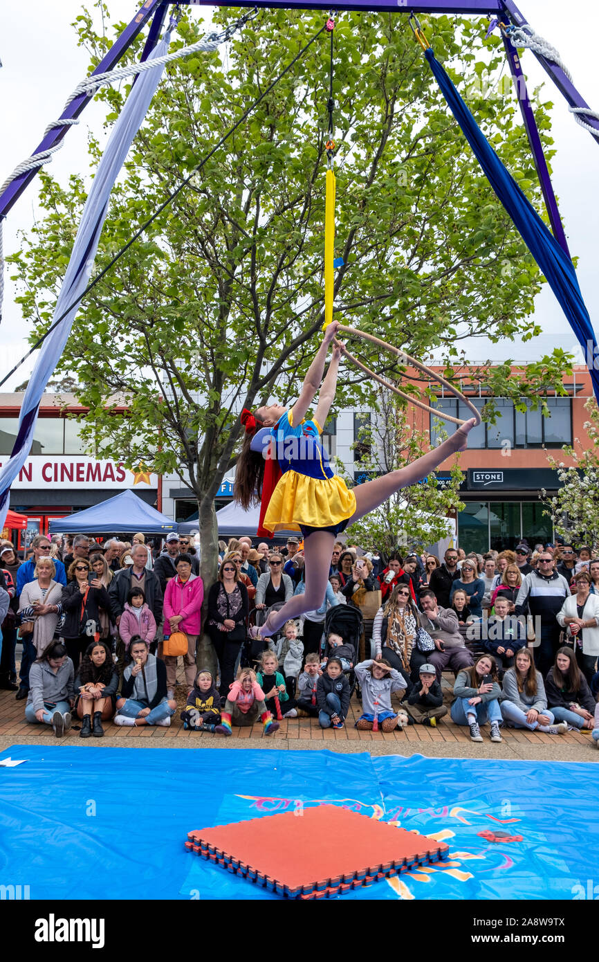 Contortion hi-res stock photography and images - Alamy