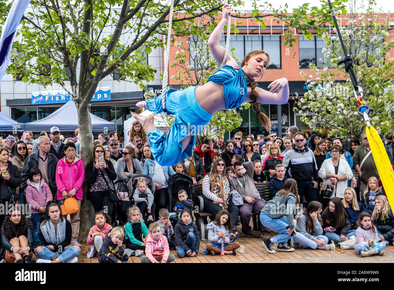 Contortion pose hi-res stock photography and images - Alamy