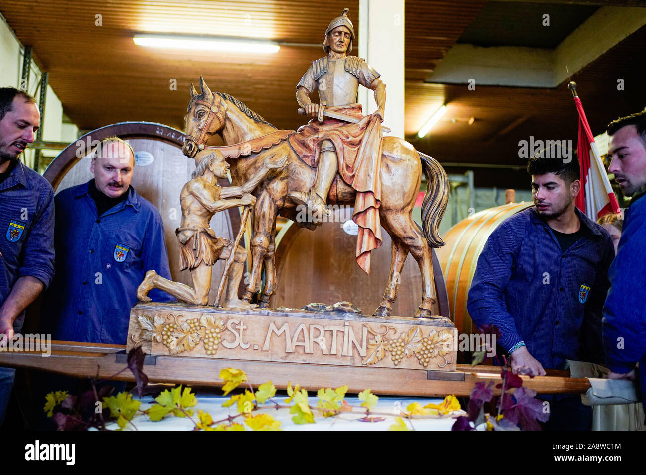 Sankt Martin, Germany. 11th Nov, 2019. A statue of Saint Martin is ...
