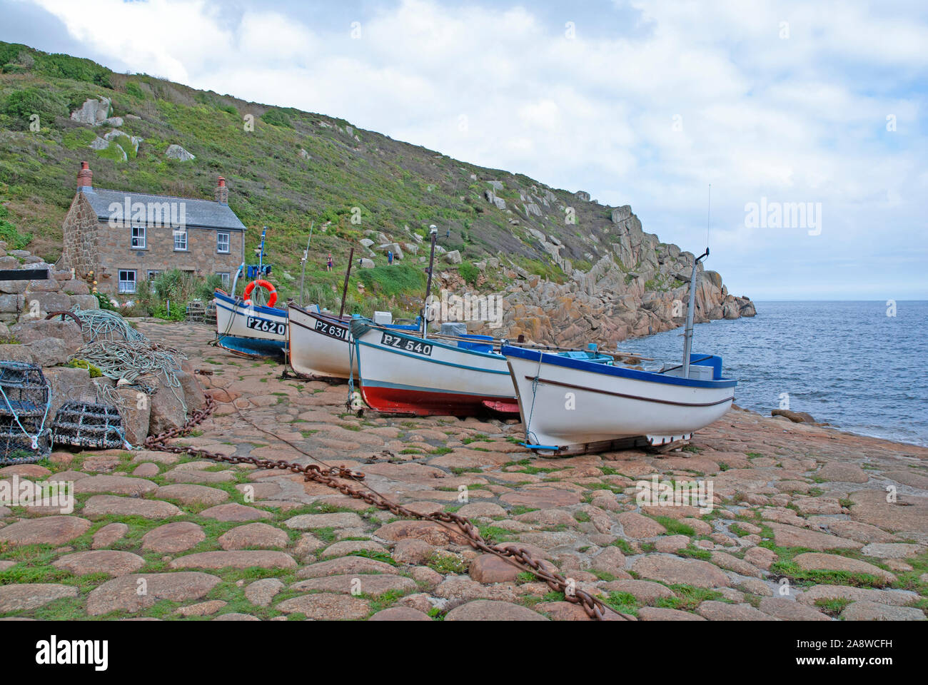 Cornwall Cottage Cliff High Resolution Stock Photography and Images - Alamy