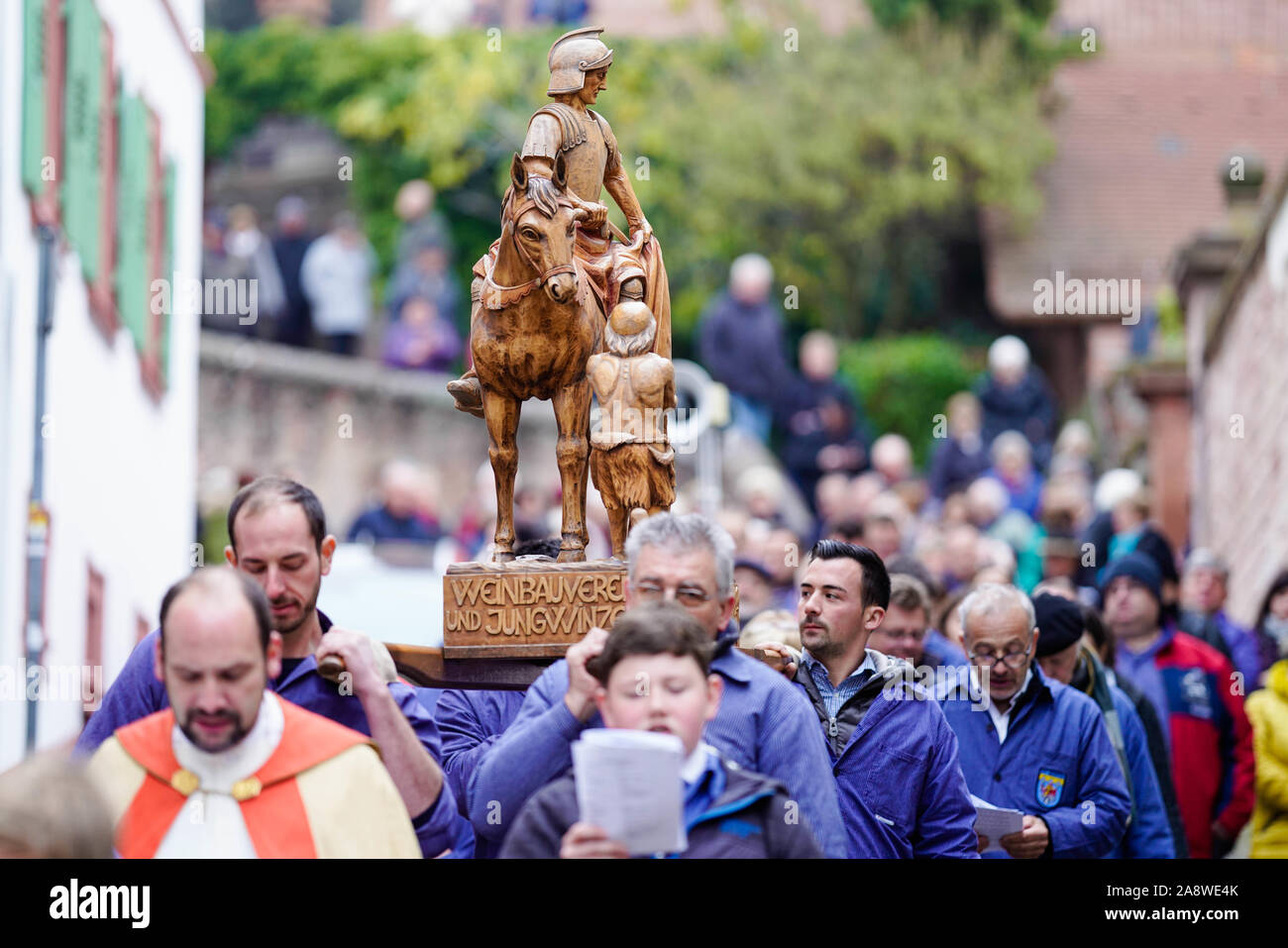 Sankt Martin, Germany. 11th Nov, 2019. A statue of Saint Martin is ...