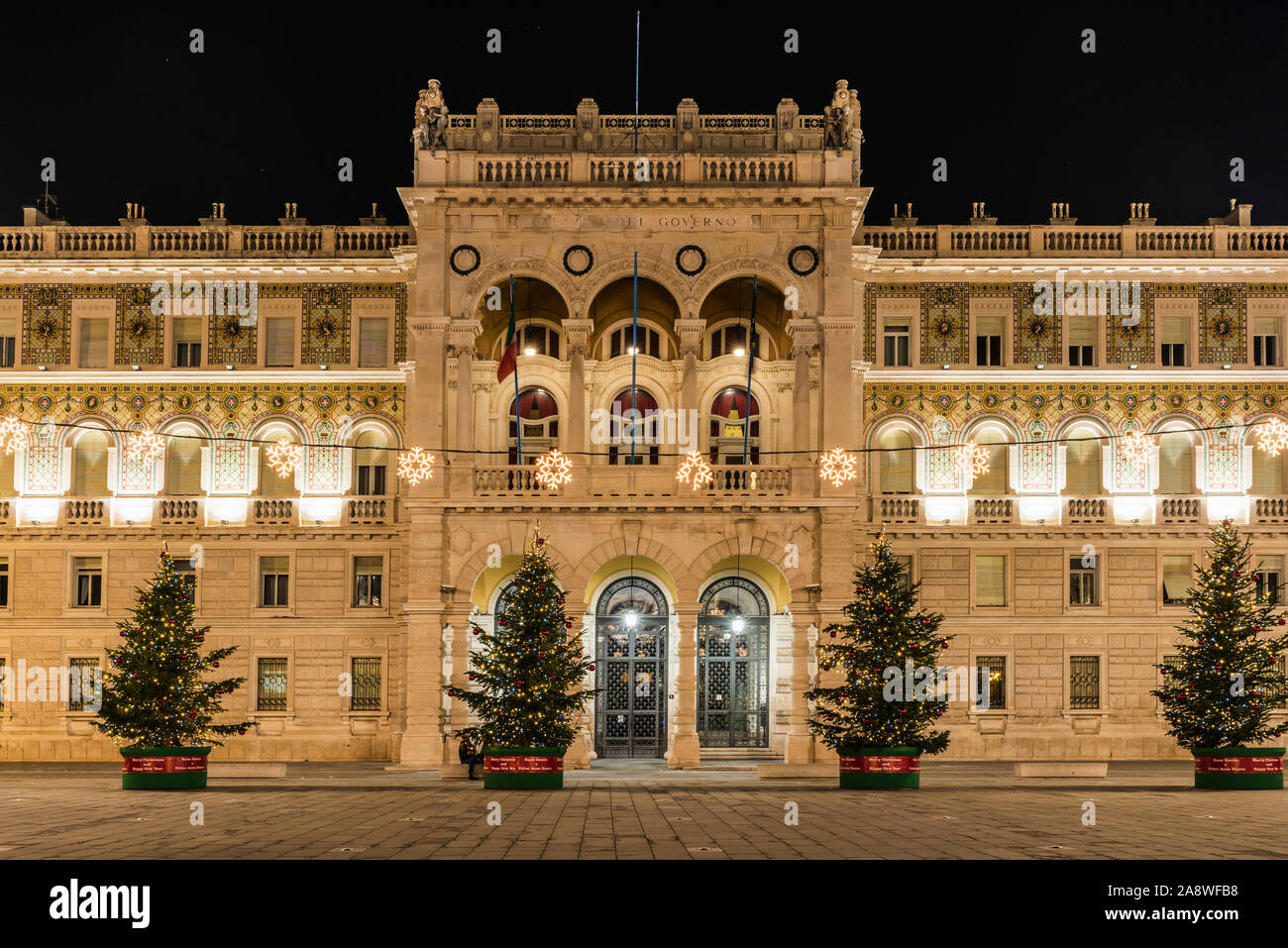 Night in Trieste. Historic buildings and magical atmosphere on the ...
