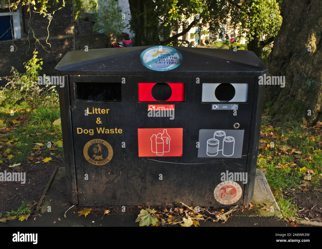 Combined litter and recycling bin hi-res stock photography and images ...