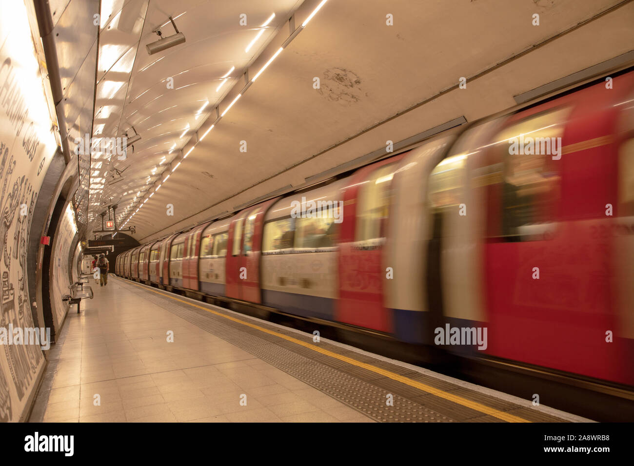 London underground train hi-res stock photography and images - Alamy