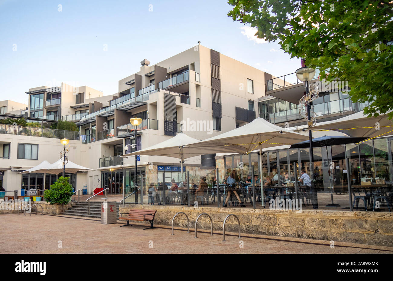 Al fresco dining at The Royal On The Waterfront bar and restaurant at ...