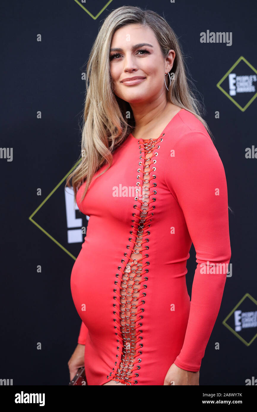 Carissa Culiner arrives at the 2019 E! People's Choice Awards held at ...