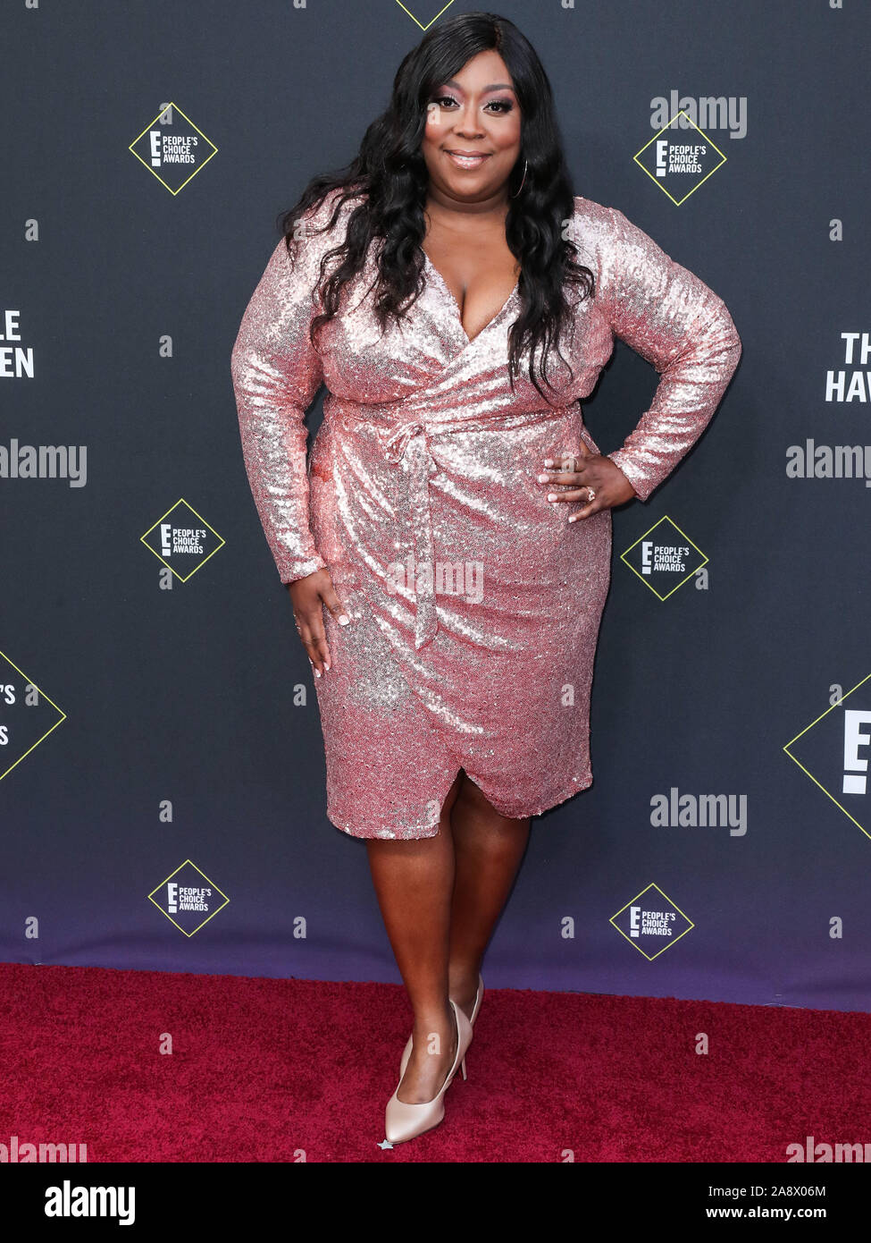 Loni Love arrives at the 2019 E! People's Choice Awards held at Barker ...