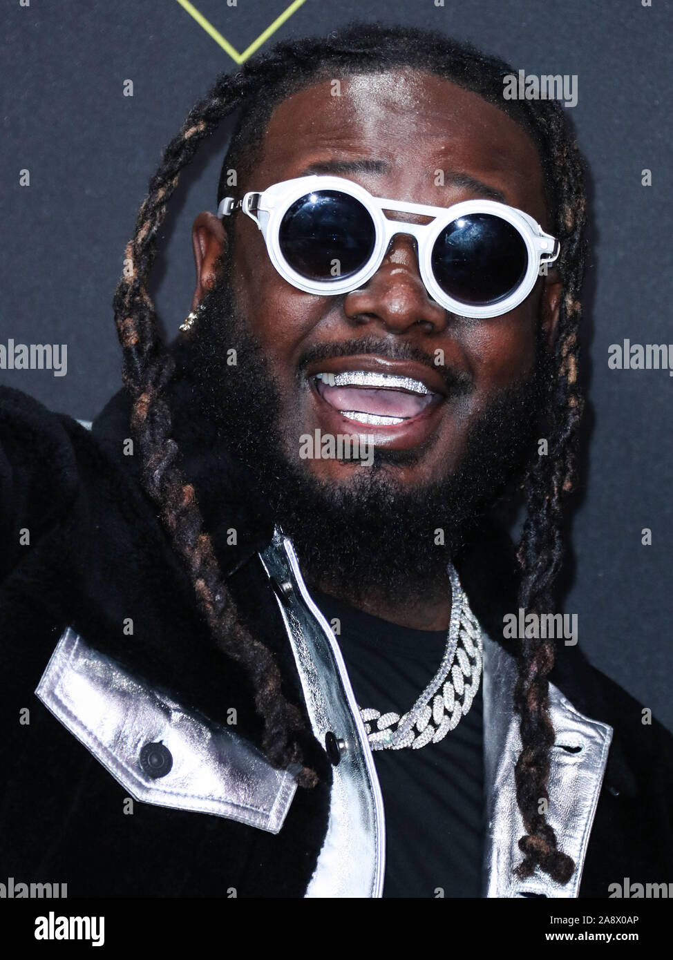T-Pain arrives at the 2019 E! People's Choice Awards held at Barker ...