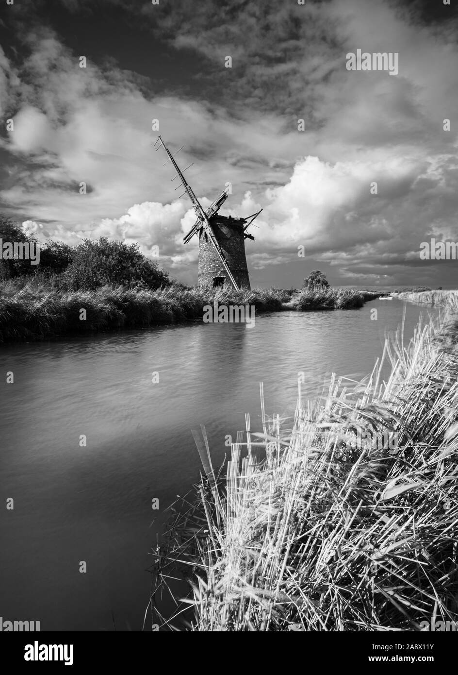 Windmill landscape uk Black and White Stock Photos & Images - Alamy