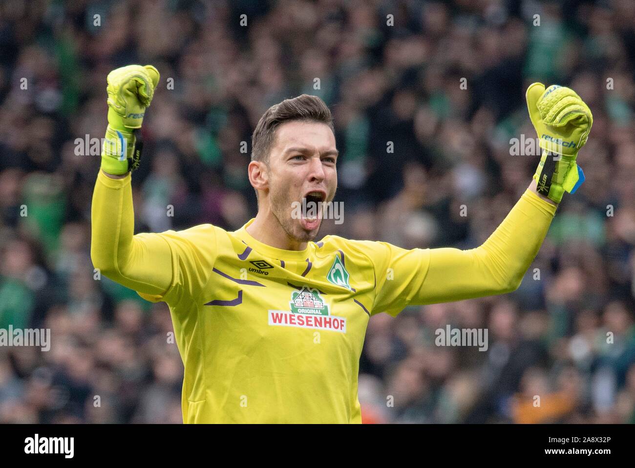 Goalkeeper scream hi-res stock photography and images - Alamy