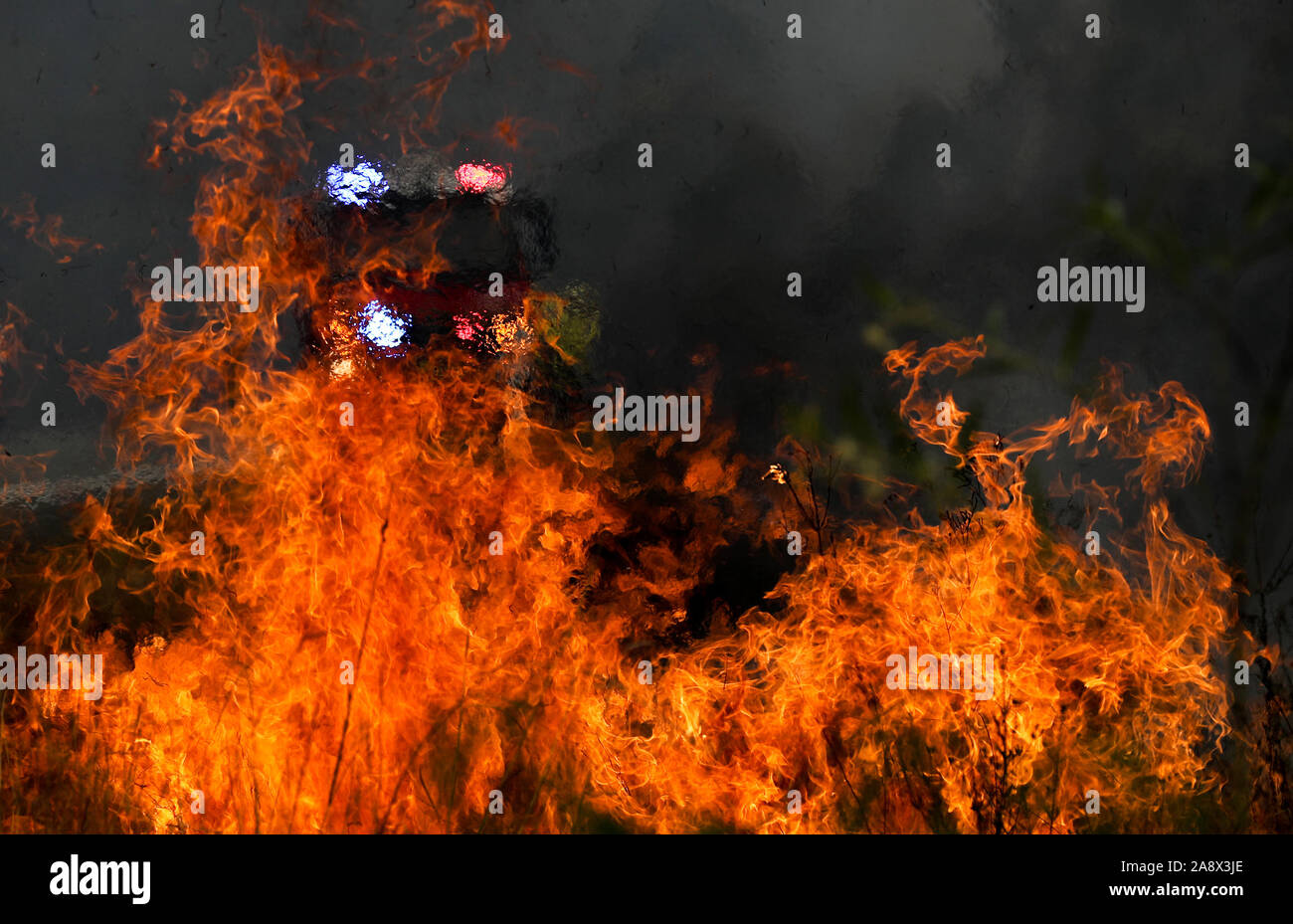 Australia bushfire 2019 firefighters hi-res stock photography and ...