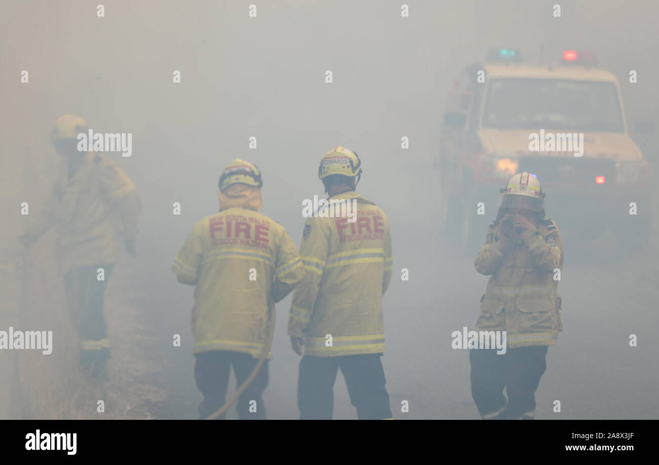 Australia bushfire 2019 firefighters hi-res stock photography and ...