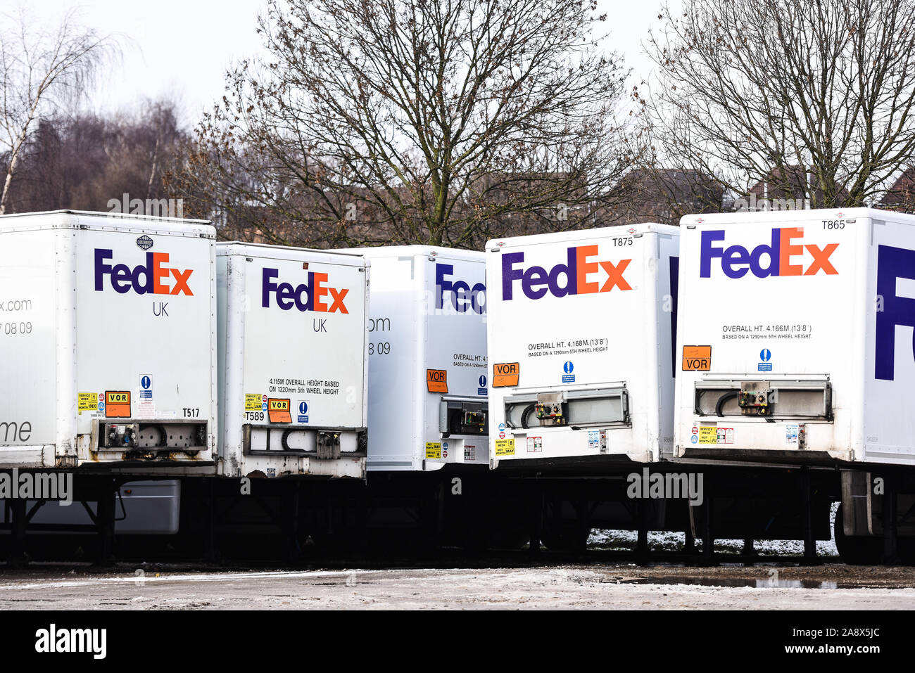 Parcels being delivered hi-res stock photography and images - Alamy