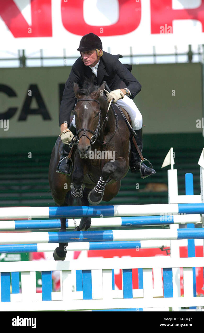 Selle français jumping hi-res stock photography and images - Alamy