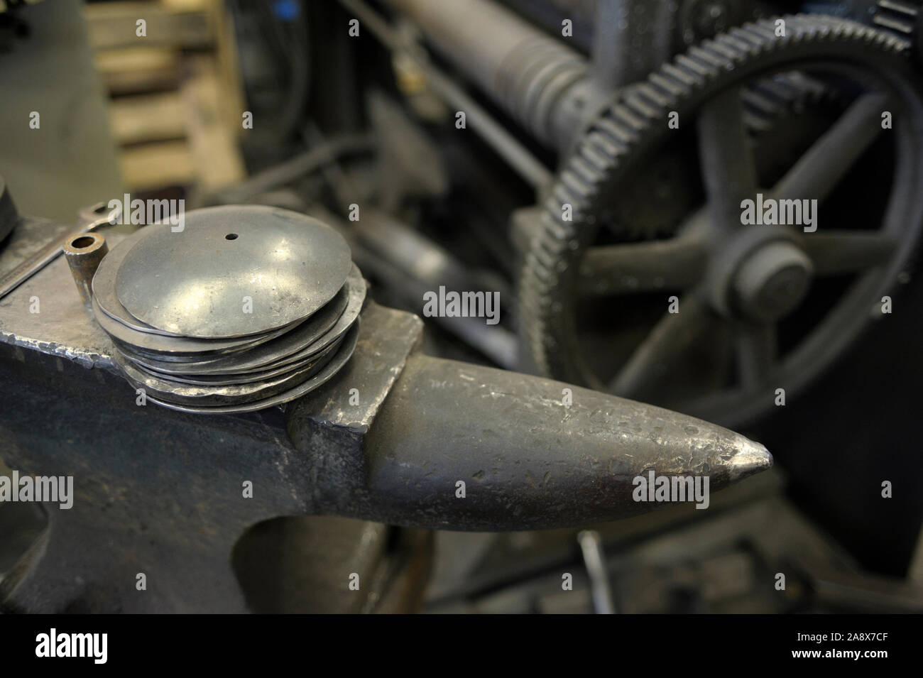 Hand forged anvil hi-res stock photography and images - Alamy