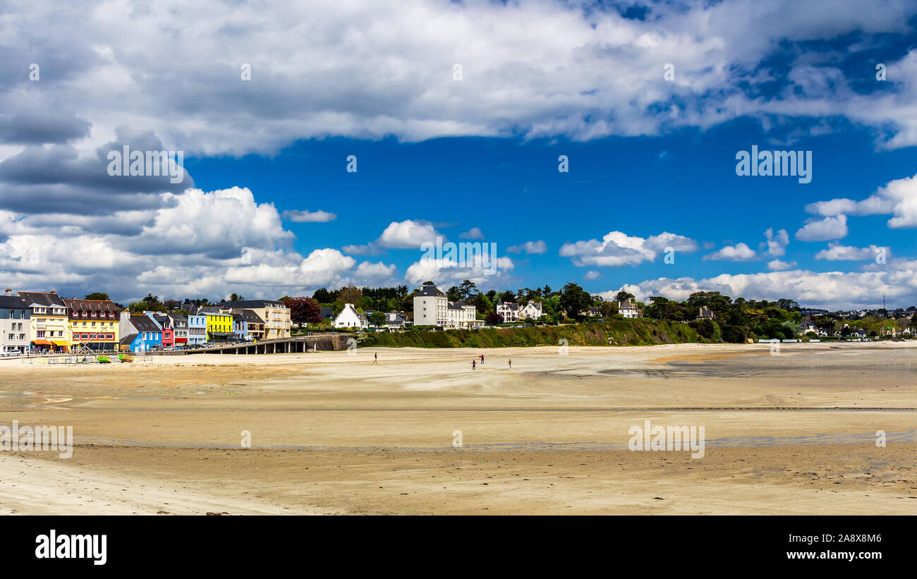 Beautiful village of Morgat with the sand beach and rocky coastline ...