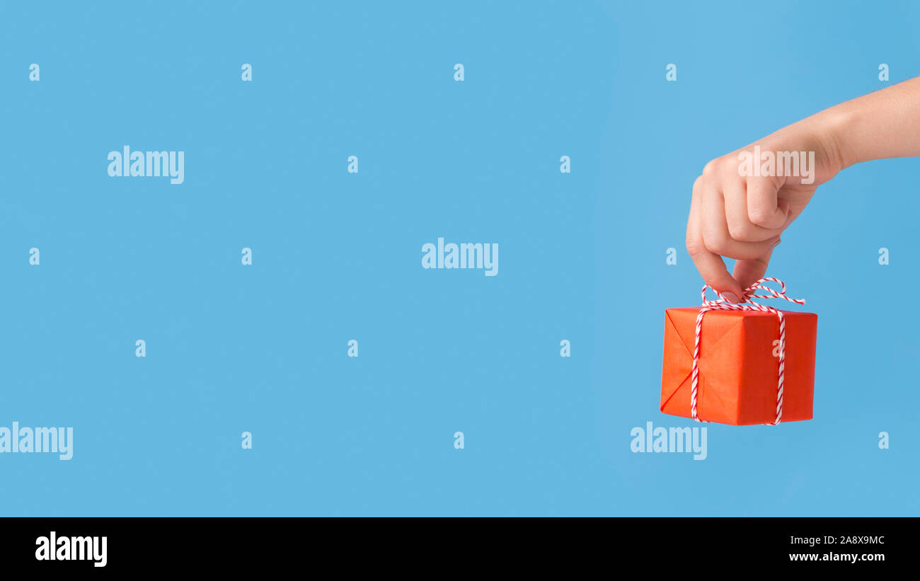 Woman hand present hi-res stock photography and images - Alamy