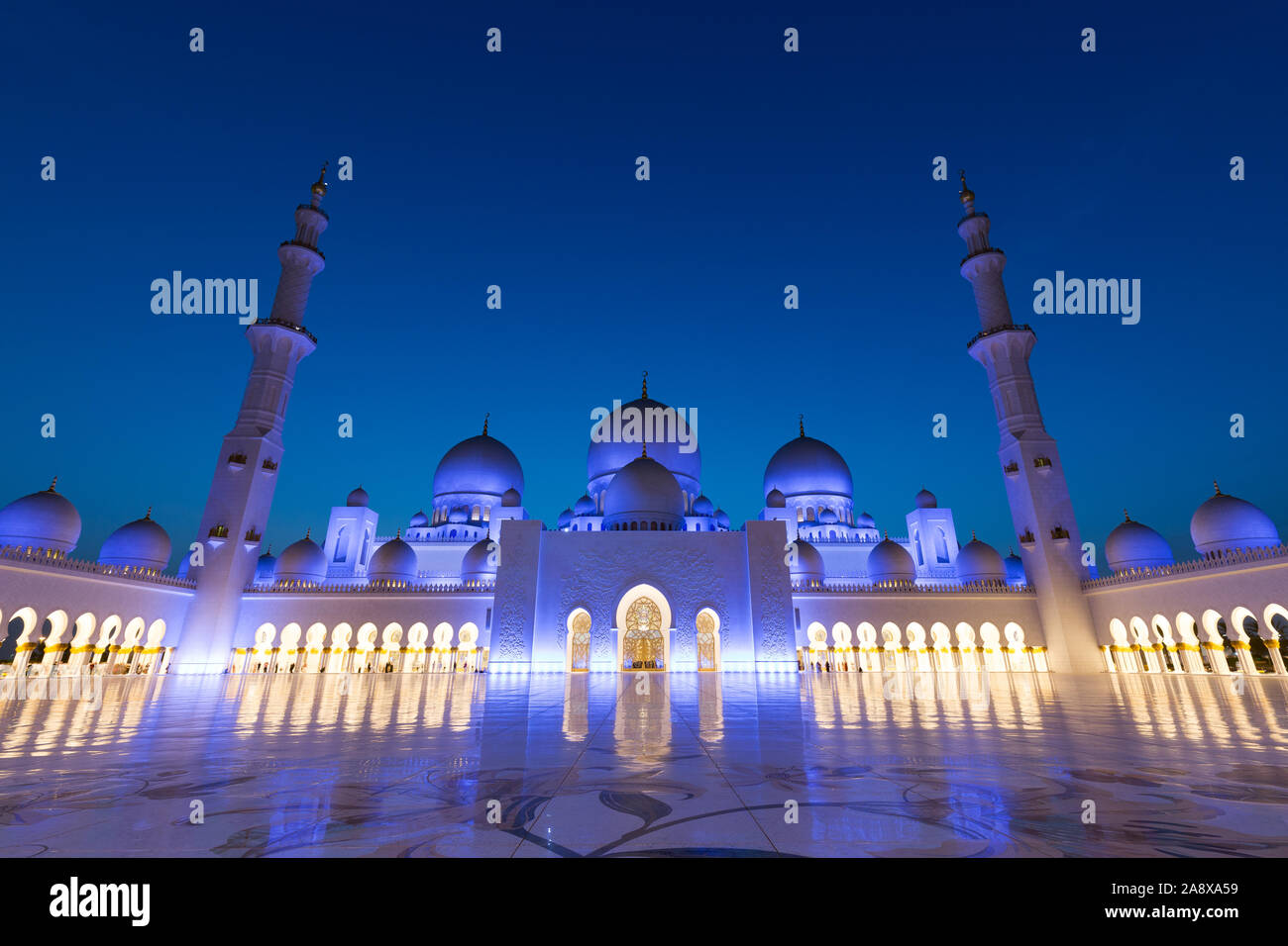 Sheikh Zayed Mosque in Abu Dhabi, UAE Stock Photo - Alamy