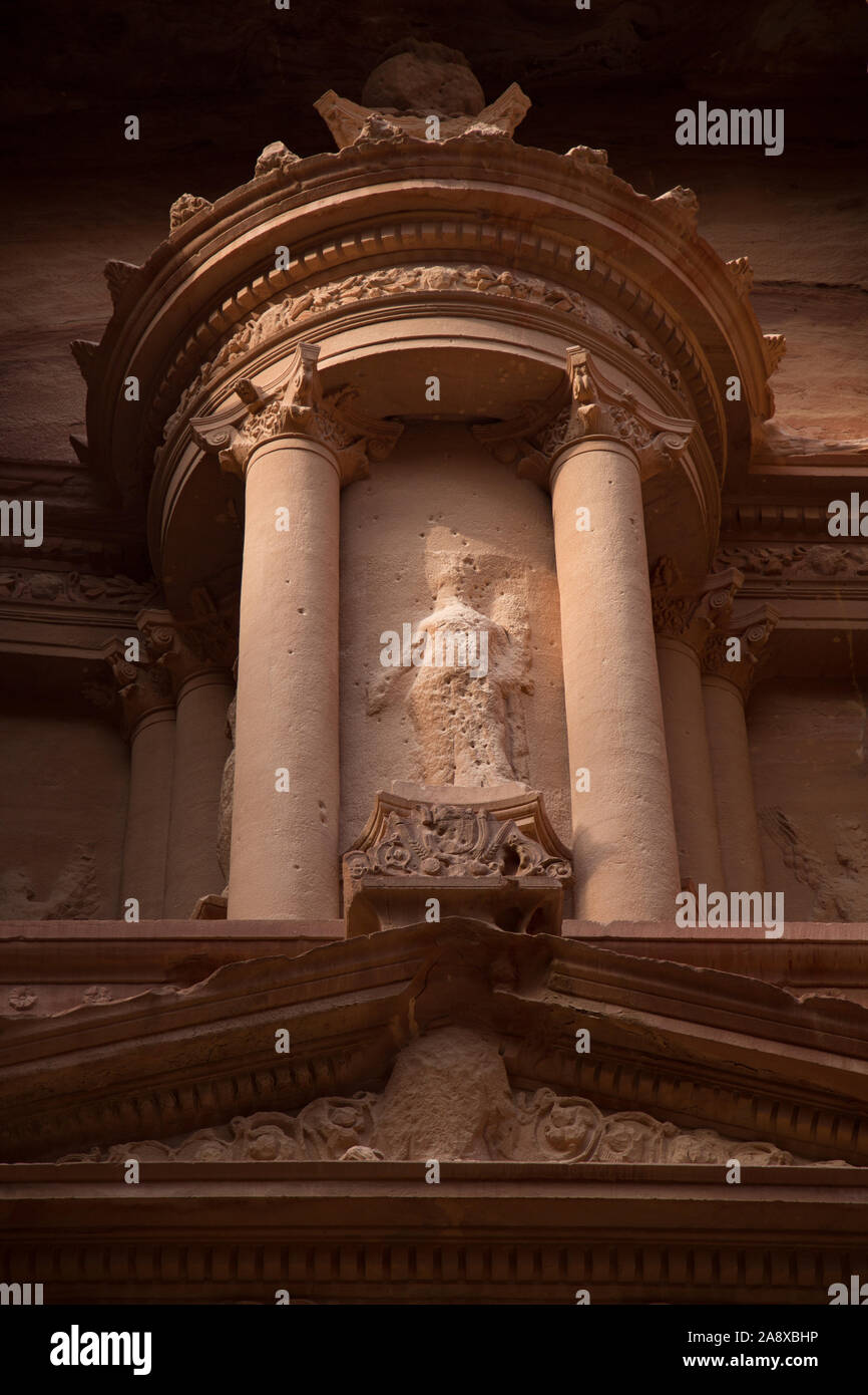 Petra jordan treasury night hi-res stock photography and images - Alamy