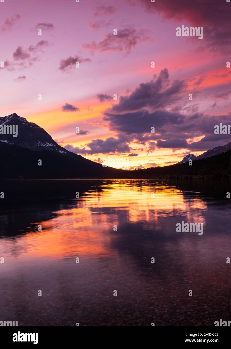 Sunset Bow Lake, Banff National Park Stock Photo - Alamy