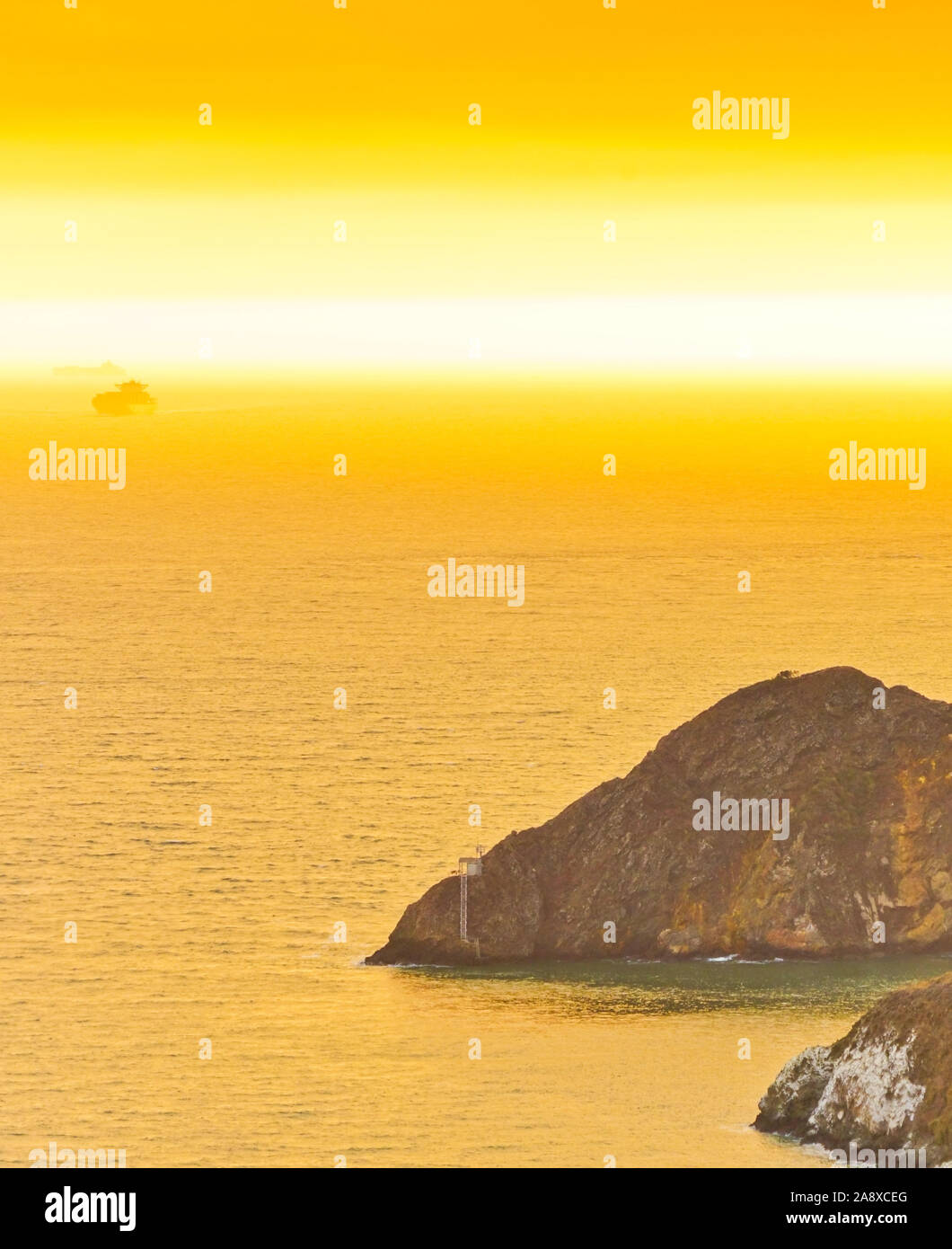 Golden gate strait hi-res stock photography and images - Alamy