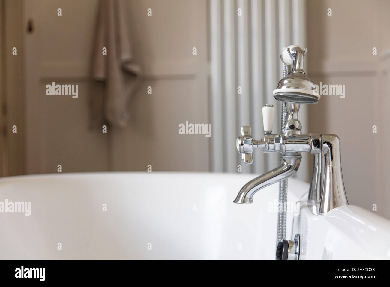 Rolltop tub hi-res stock photography and images - Alamy