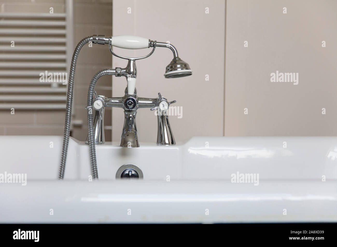 Vintage bath tub hi-res stock photography and images - Alamy