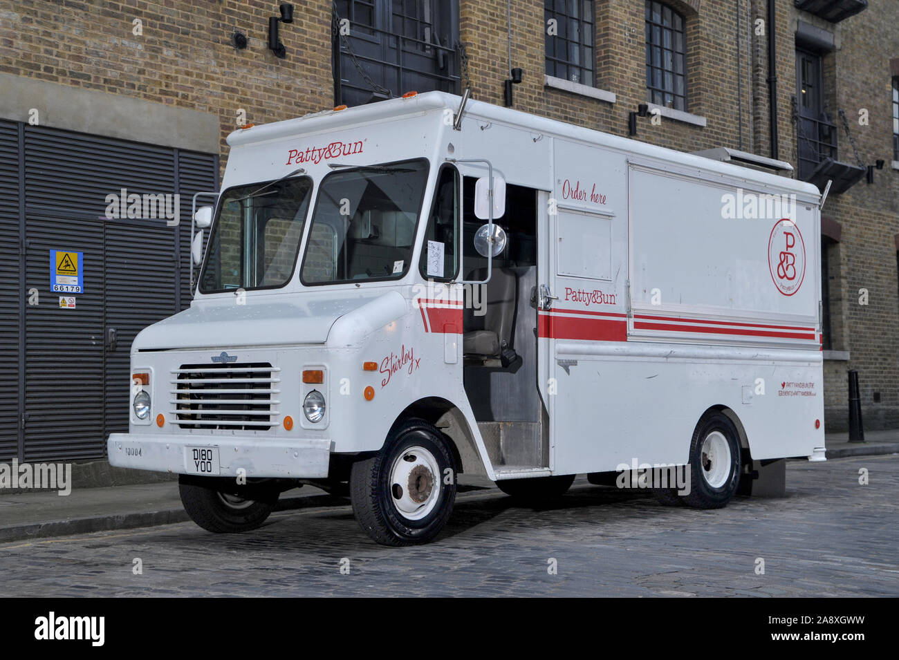 1986 Grumman Olson American delivery van set up as a catering van Stock ...