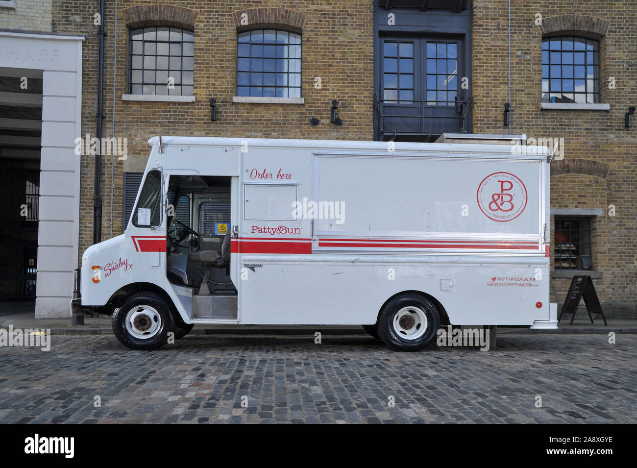 1986 Grumman Olson American delivery van set up as a catering van Stock ...