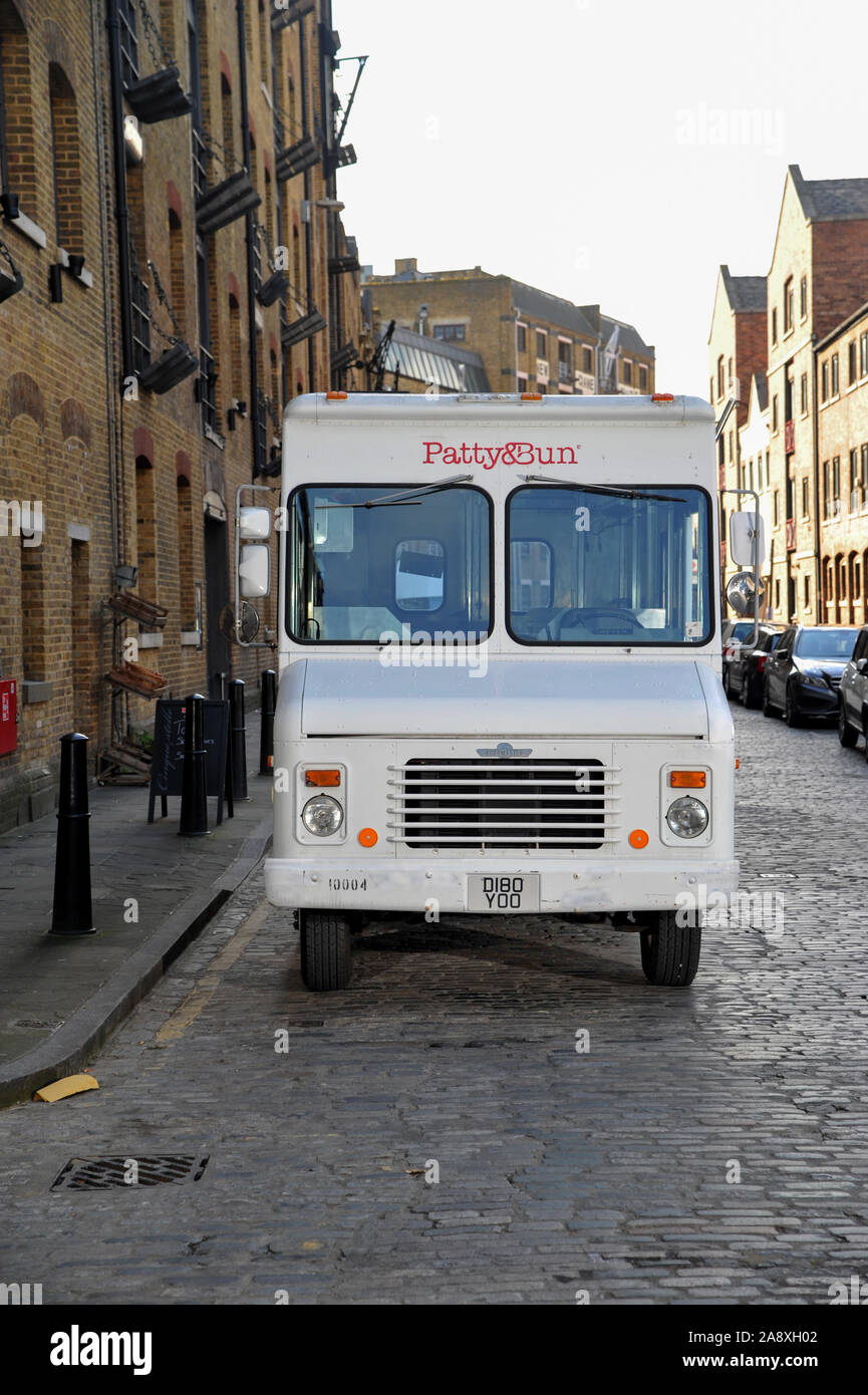 1986 Grumman Olson American delivery van set up as a catering van Stock ...