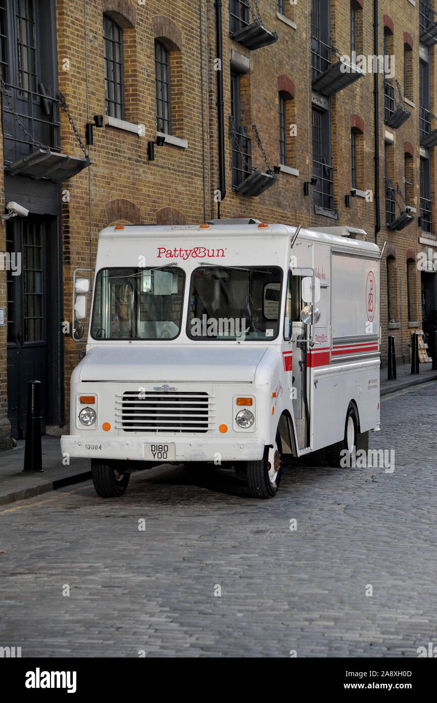 1986 Grumman Olson American delivery van set up as a catering van Stock ...
