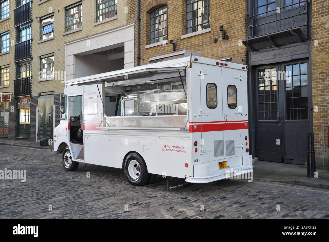 1986 Grumman Olson American delivery van set up as a catering van Stock ...
