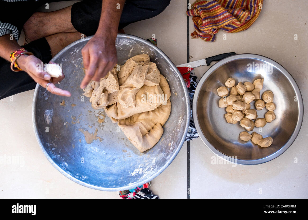Making roti hi-res stock photography and images - Alamy