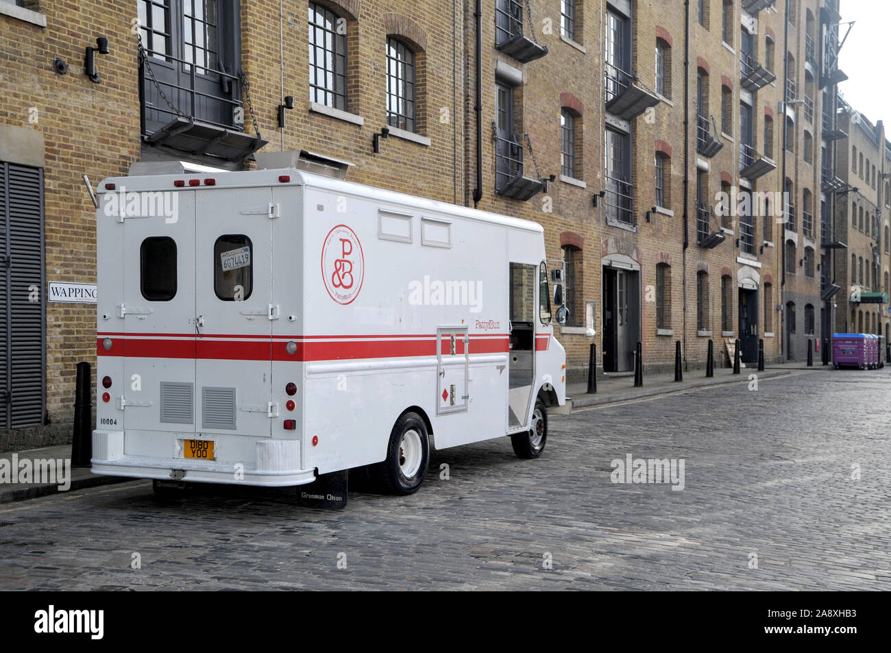 1986 Grumman Olson American delivery van set up as a catering van Stock ...