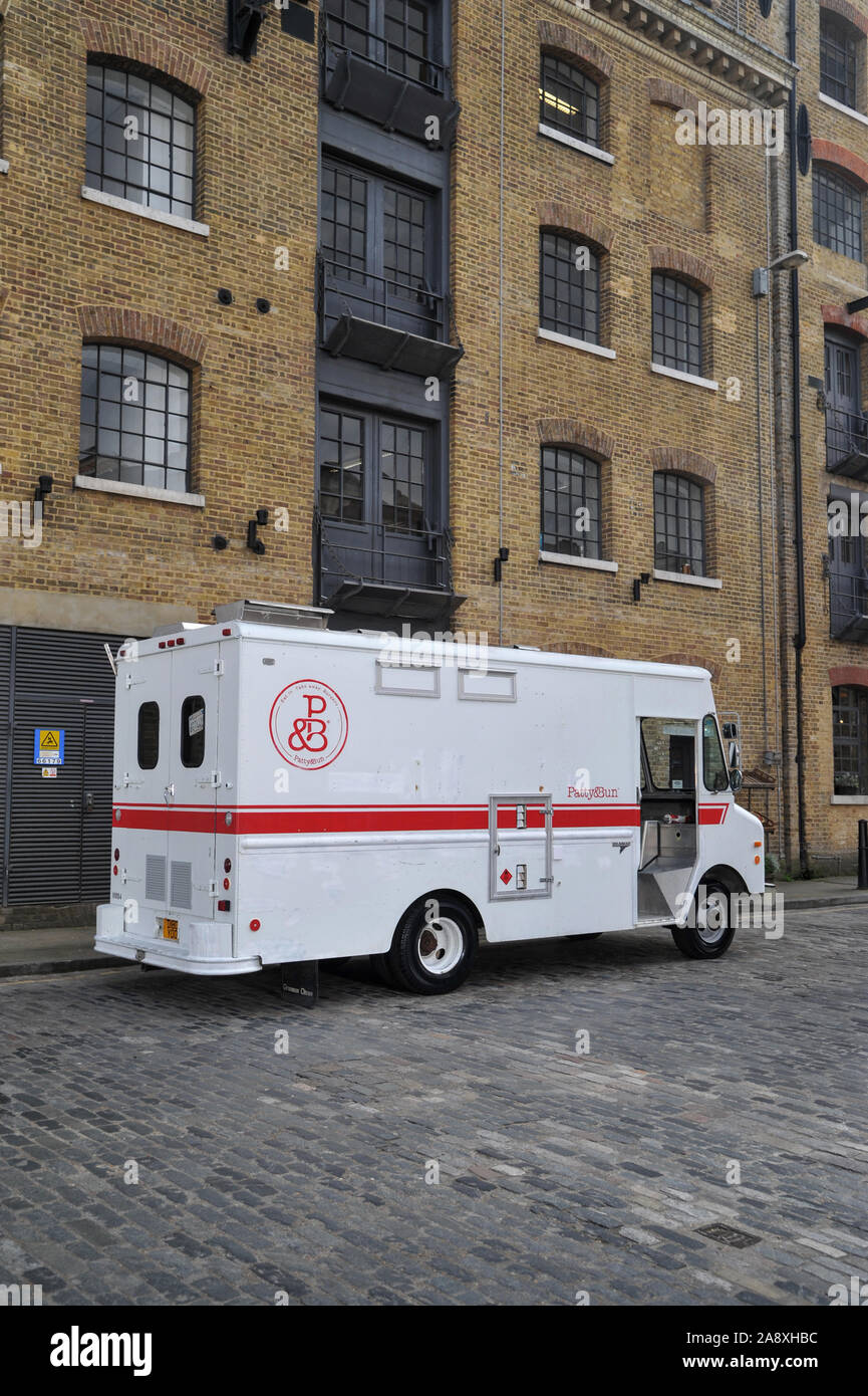1986 Grumman Olson American delivery van set up as a catering van Stock ...