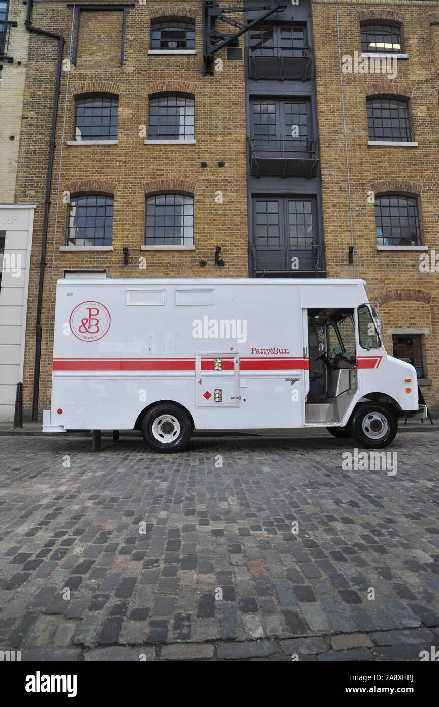 1986 Grumman Olson American delivery van set up as a catering van Stock ...